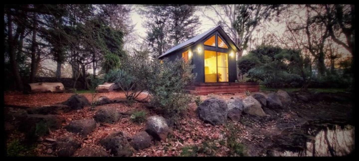 Banksia Mt Macedon - Modern Country Retreat - Romsey