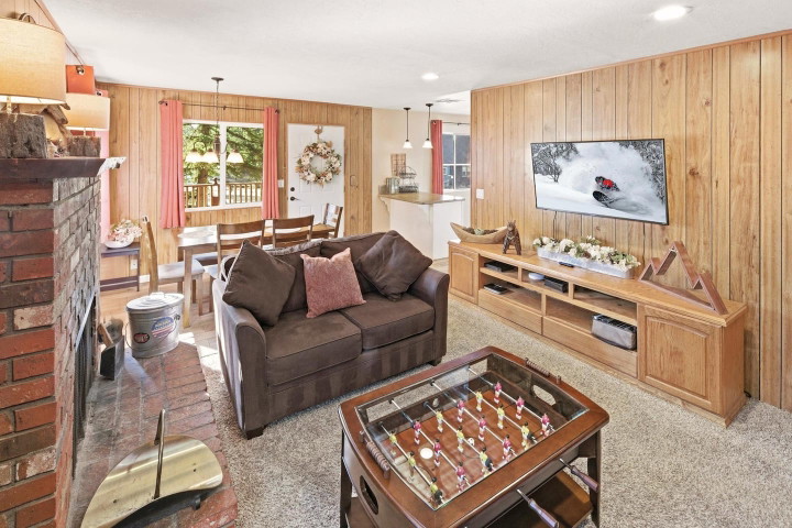 Near The Village! Hot Tub! Pet Friendly! Gas Bbq! Internet! Mini Foosball! - California