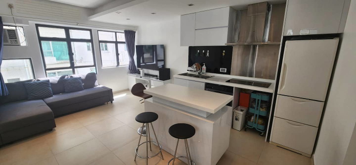 Rare Spacious 2br In Mid-levels - Hongkong