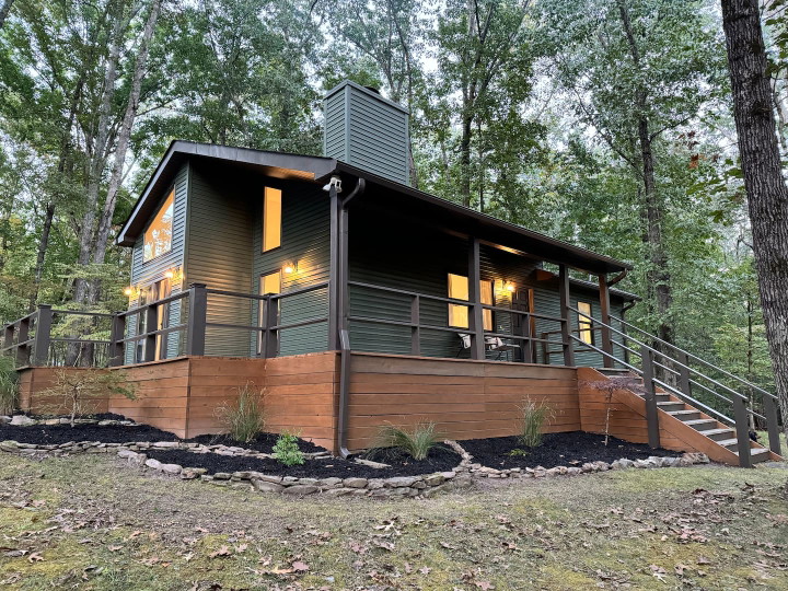 Charming Woodland Cabin Retreat Near Nashville - Fairview, TN