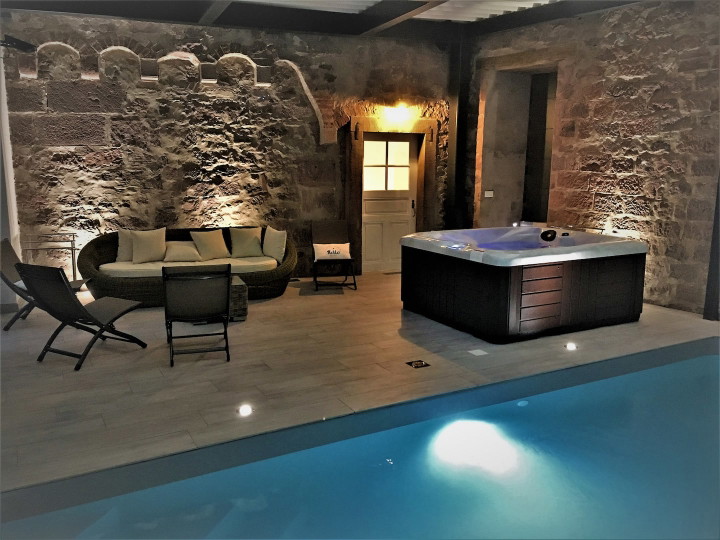 Piscine Privée Chauffée & Spa Tour Médiévale - Saverne