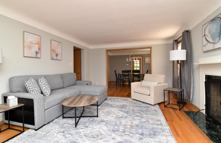 Charming 2br 2nd Floor Apt Near Van Aken District - Shaker Heights, OH