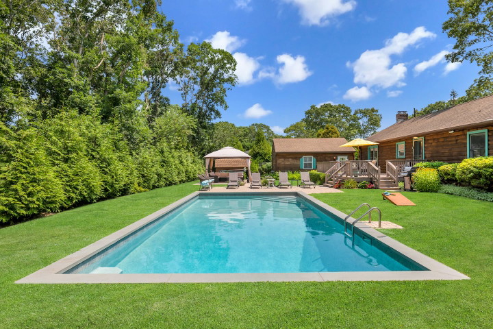 Hamptons  Lincoln Log Getaway  Heated Pool - Hampton Bays, NY