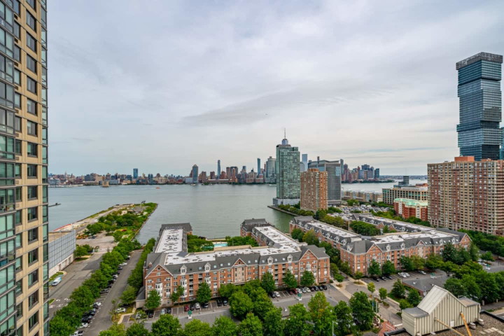 Chic 2br Condo W Amenities Steps From Transit - Nueva York