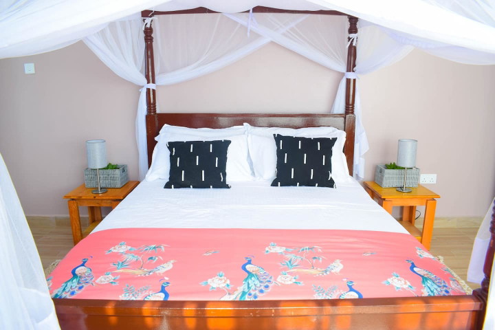 Ilala House, 2 Beds, 2 Baths - 7 Min To Tsavo Gate - Kenya