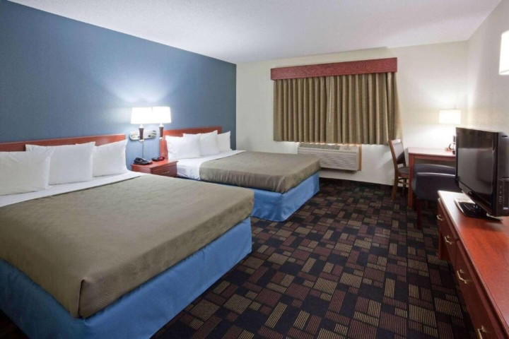 2 Queen Beds | Americinn Austin | Free Breakfast - Austin, MN