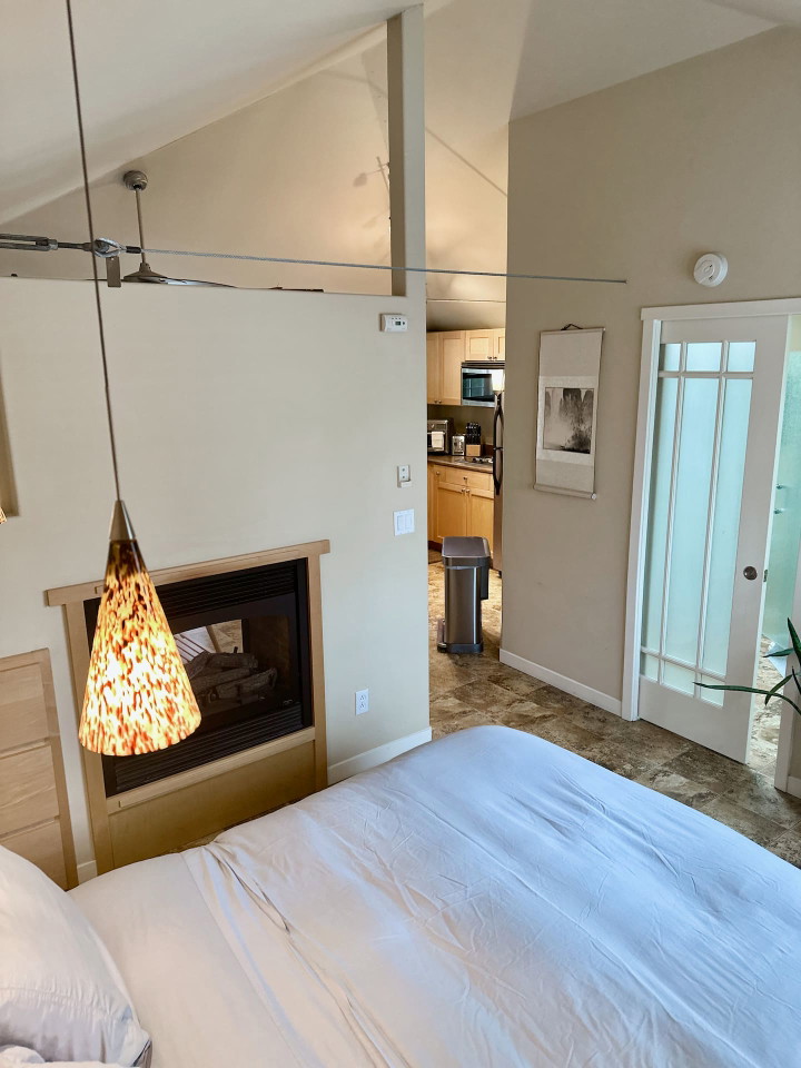 Charming 1-bedroom Bungalow With Fireplace 🪵 - Sacramento, CA