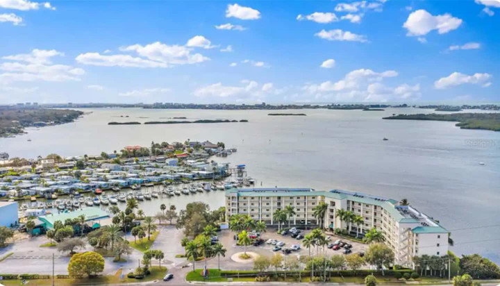 Lovely 2 Bedrooms Condo With Pool In Boca Ciega - Pinellas Park, FL