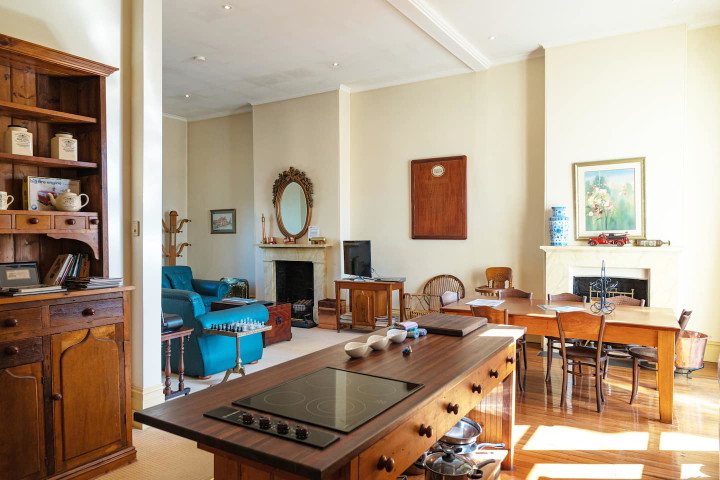 Luxury King Spa Penthouse At The Fire Station Inn - Adelaide
