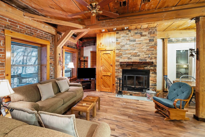 Village Condo W/ Fireplace, 5 Min To Okemo - Ludlow, VT