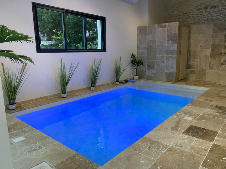 Cosy Studio Castle, Indoor Pool & Spa - Nevers