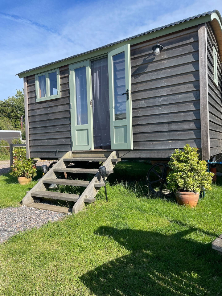 'Get Cosy' At The Hut - Havant
