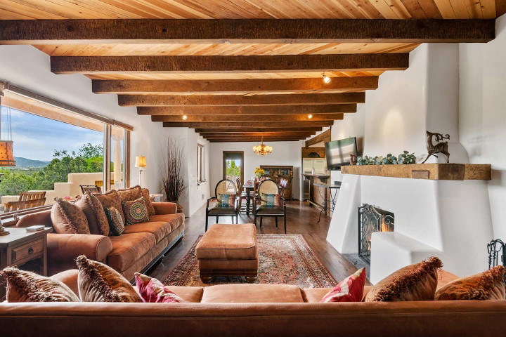 Breathtaking Views, Comfortable Family Home - Santa Fe, NM