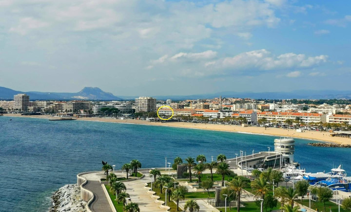 Appartement 2&nbsp;Chambres En Bord De Mer, Ensoleillé, Avec Climatisation Et Tout Le Confort Moderne - Fréjus