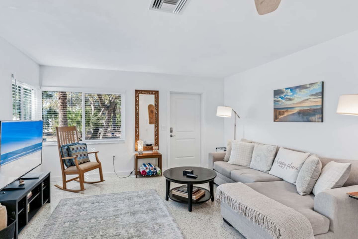 Tree House On 20th: Quick Walk To Beach - Indian Rocks Beach, FL