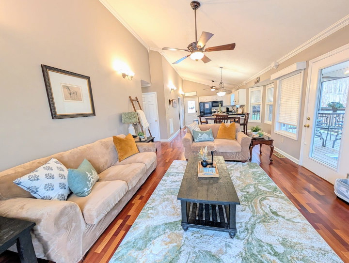 The Smoky Nest | 2 King Suites Near Parkway - Pigeon Forge, TN