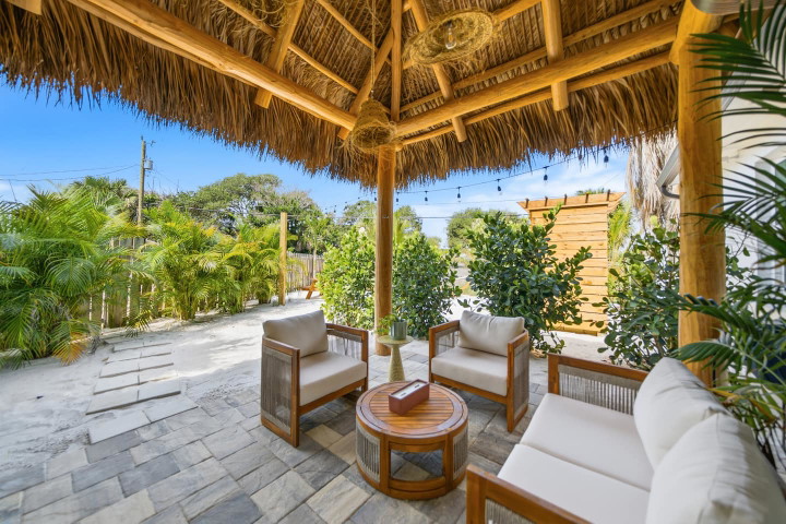 The Cocoa Cove Beach House Retreat - Cocoa Beach, FL