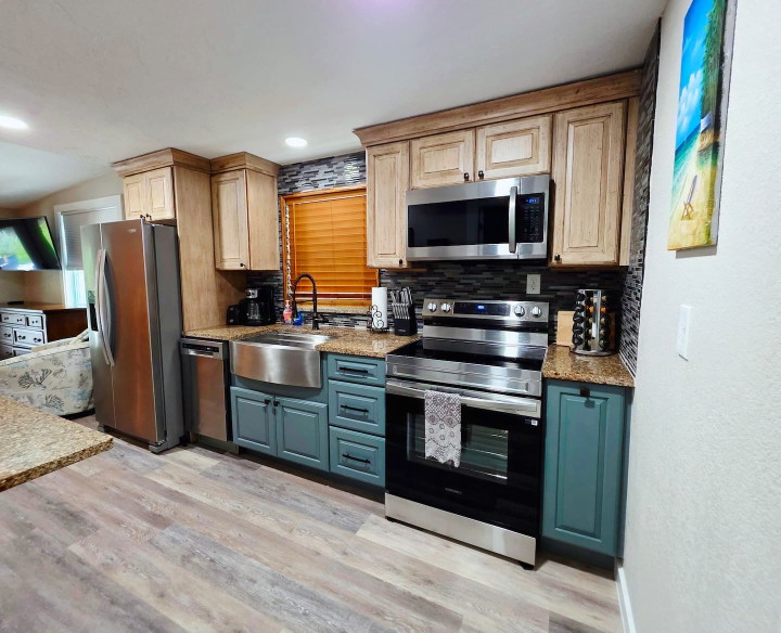 Airy Ozona East On The Gulf! Newly Renovated - Pinellas County, FL