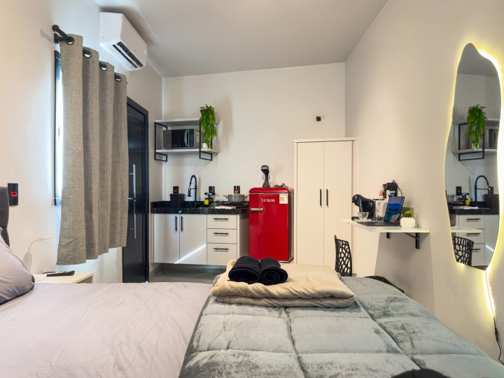 Complete Downtown Flat, Equipped, With Garage - Toledo
