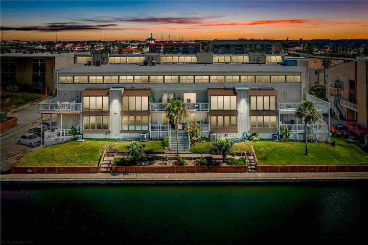 The Cozy Canal-updated 2.5 Br Condo On The Water - Corpus Christi, TX