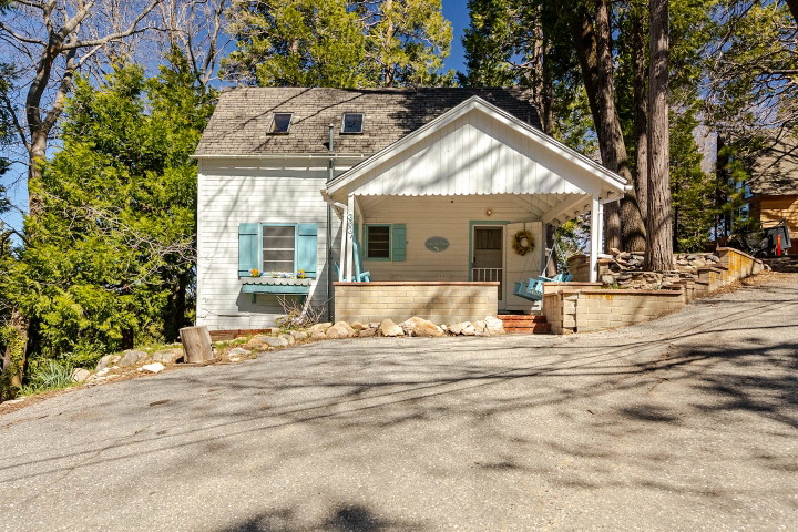 Vintage Acorn Retreat - Lake Arrowhead, CA