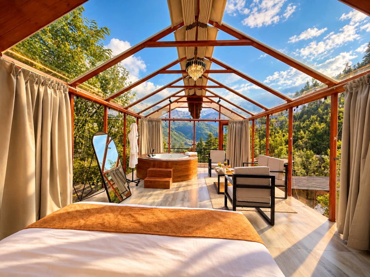 Luxury Glass Cabin With Private Jacuzzi And Views - Manali