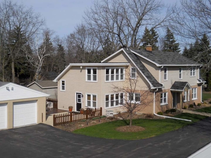 Bright & Cheerful 5- Bedroom Residential Home! - Racine, WI