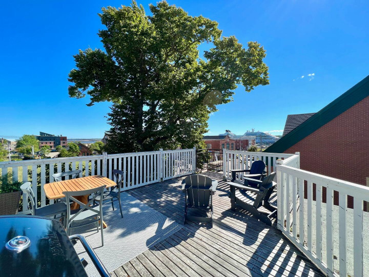 Downtown Harbourview Flat W/private Rooftop Patio - Charlottetown