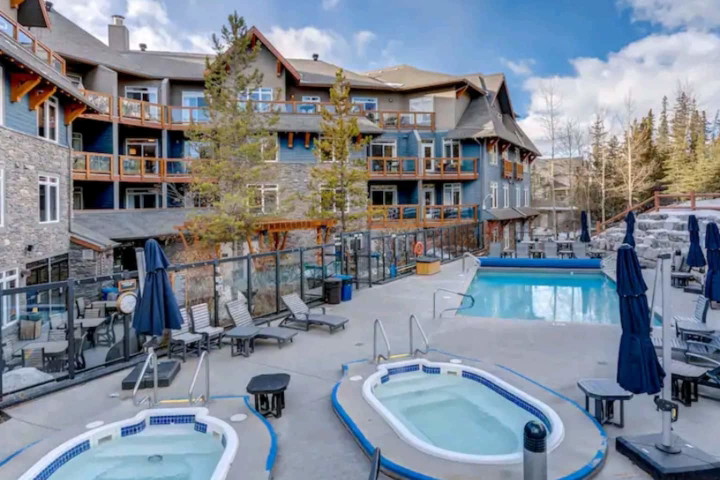 Blackstone Mt. View 2 Queen Beds | Pool | Hot Tub - Canmore
