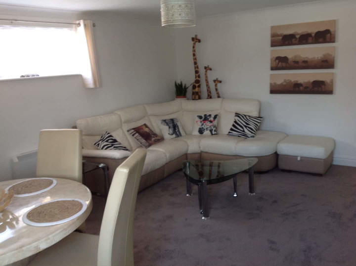 Private 2 Bedroom Apartment - Basildon