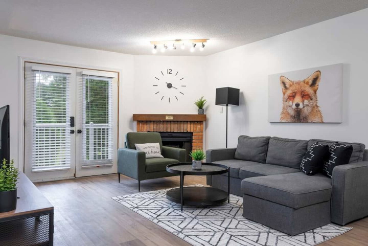 The Fox Den - Modern Condo Collingwood - Sleeps 5 - コリングウッド