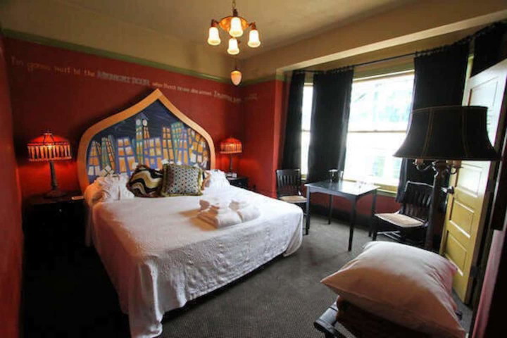 Mcmenamins Crystal Hotel (Shared Bathroom) - Portland, OR