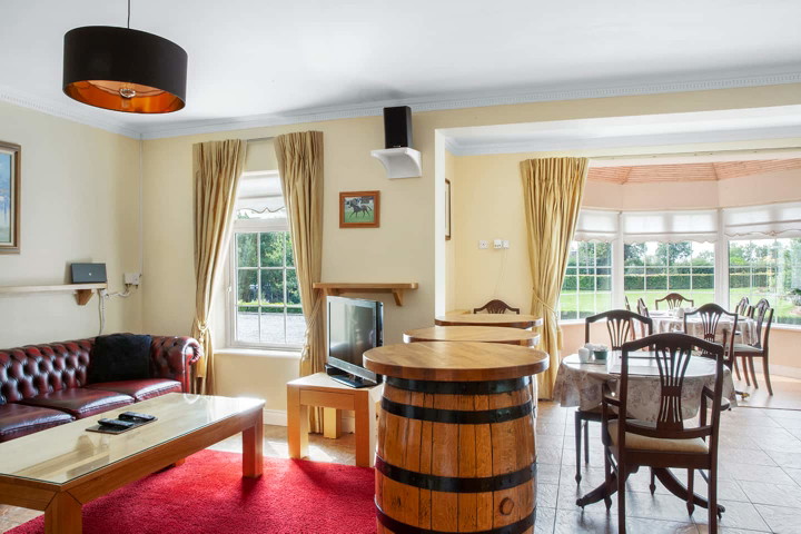 Room 1 / Sleeps 2 Adults Plus 1 Children - Kildare