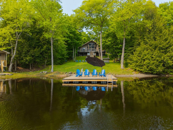 Family Retreat | 4br, Beach, Huge Dock, Firepit - Ontário