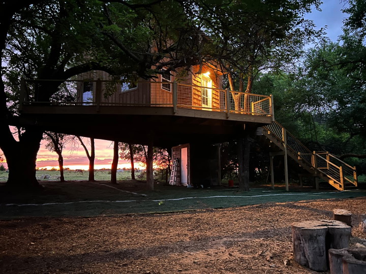 Luxury 1br Treehouse Designed By Treehouse Masters - Kansas