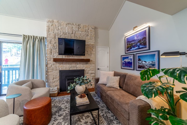 Walk To Gondola & Village Luxury Condo 341 - Mammoth Lakes, CA