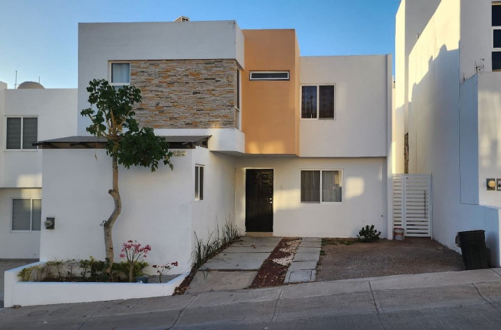 Beautiful House In An Exclusive Area, Facing The Park - Sinaloa
