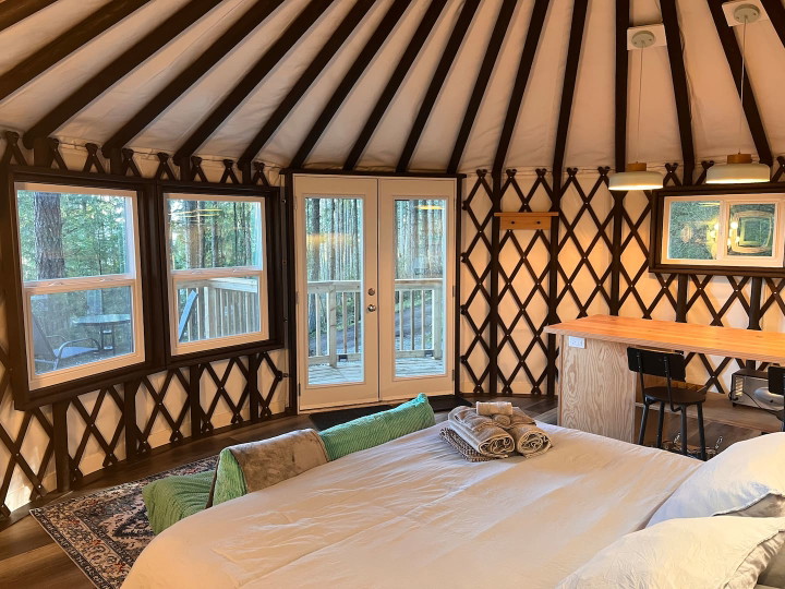 Oceanview Lodge - The Yurt - Vancouver Island