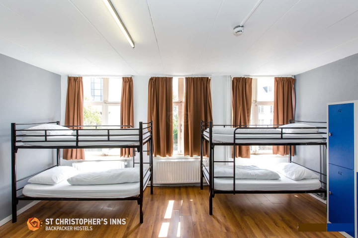 Private 4 Bed Room (Entire Room) - Bruges