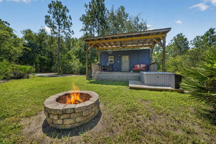 Private Hot Tub Tiny Home · 3 Mi To Downtown - Florida