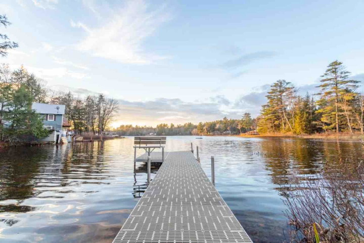Beautiful Waterfront Lake House, Four Season Home - New Hampshire (State)