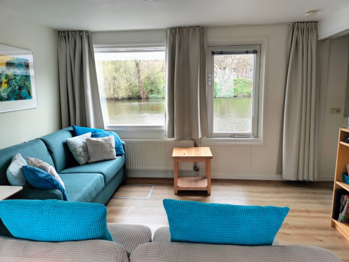 Cozy 4 Guest Houseboat On Amsterdam-east Canal. - Amsterdam
