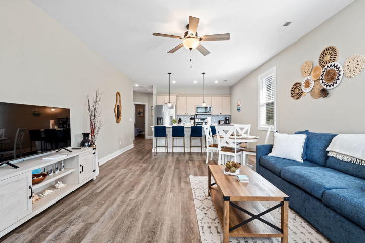 Vitamin Sea  7 Min Walk To Beach  Sleeps 8 - Oak Island, NC