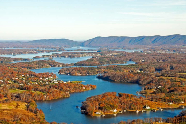 Country Home Near Smith Mountain Lake. - Moneta, VA
