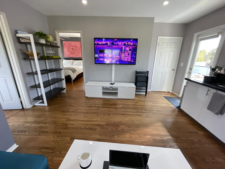 Newly Remodeled 2nd Floor - Santa Monica, CA