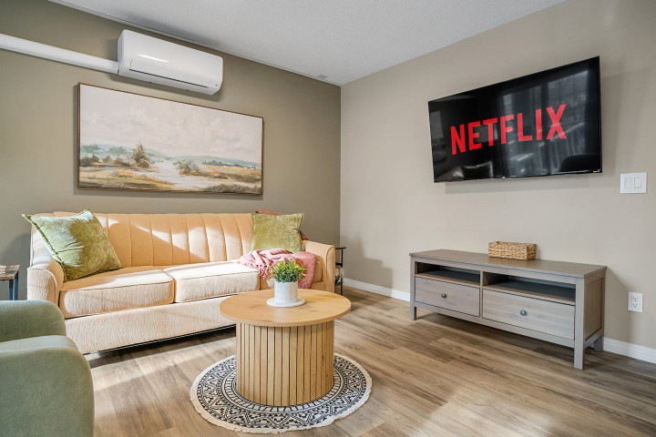 Modern 3 Beds, Ac, Ug Park, Saddledome & Stampede - Calgary