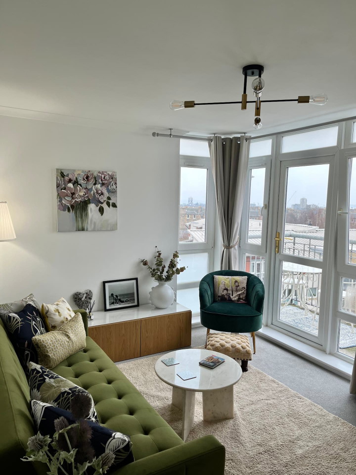 Bright Edinburgh Retreat, Balcony Views & Parking - Edinburgh