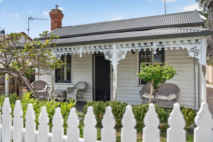 Miners Cottage By Lake Neangar | Yard & Bbq - Bendigo