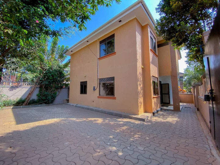 Royalty Home - Uganda
