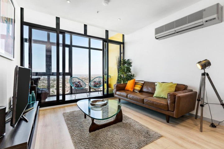 Sky High At Southbank: Sprawling Views & Parking - St Kilda